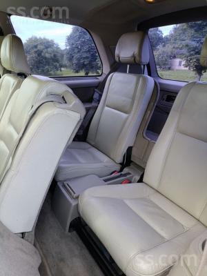 Black Volvo XC90 2003 in Cesis, with an engine capacity of 2.40 L and mileage of 366 thousand km for 3800 €, photo 8 on AUTOMOTO.COM.LV