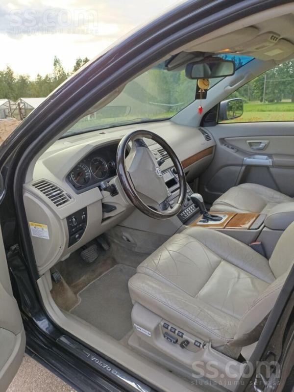 Melns Volvo XC90 2003 Cēsis, ar dzinēja tilpumu 2.40 L un nobraukumu 366 tūkst. km par 3800 €, foto 3 vietnē AUTOMOTO.COM.LV
