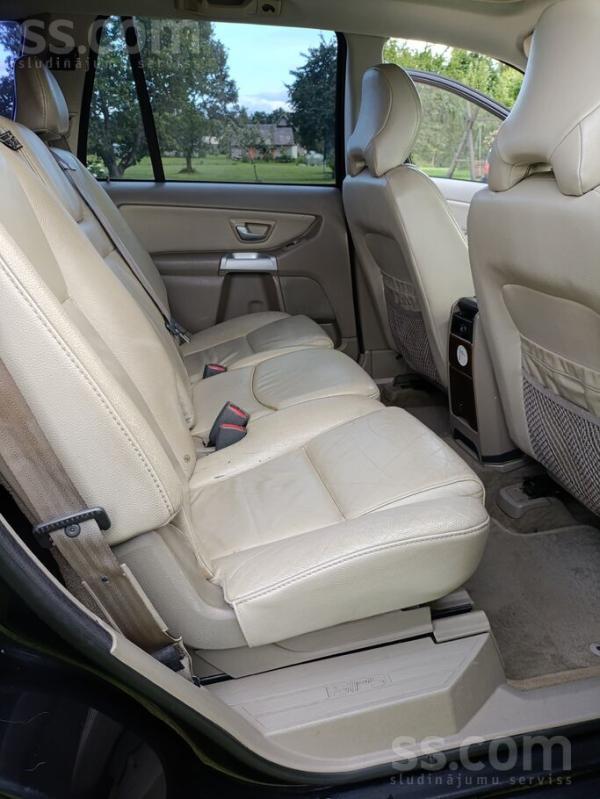 Melns Volvo XC90 2003 Cēsis, ar dzinēja tilpumu 2.40 L un nobraukumu 366 tūkst. km par 3800 €, foto 6 vietnē AUTOMOTO.COM.LV