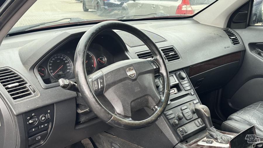 Melns Volvo XC90 2003 Radviliškis, ar dzinēja tilpumu 2.50 L un nobraukumu 247 tūkst. km par 1650 €, foto 8 vietnē AUTOMOTO.COM.LV