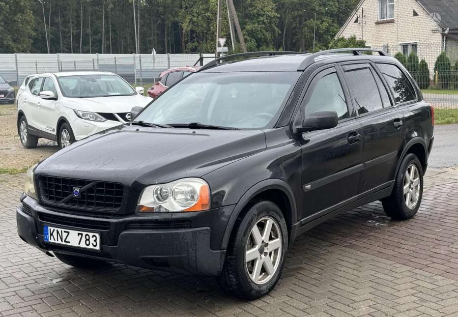 Black Volvo XC90 2003 in Radviliskis, with an engine capacity of 2.50 L and mileage of 247 thousand km for 1650 €, photo 1 on AUTOMOTO.COM.LV