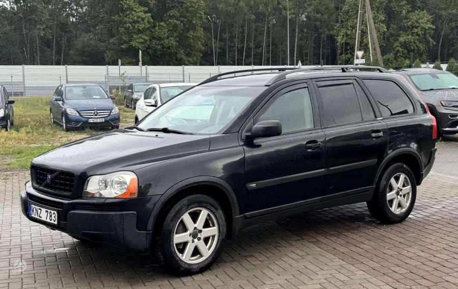 Black Volvo XC90 2003 in Radviliskis, with an engine capacity of 2.50 L and mileage of 247 thousand km for 1650 €, photo 4 on AUTOMOTO.COM.LV
