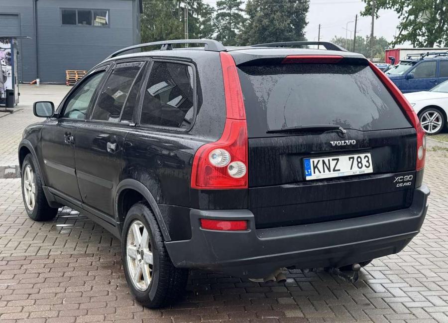 Black Volvo XC90 2003 in Radviliskis, with an engine capacity of 2.50 L and mileage of 247 thousand km for 1650 €, photo 6 on AUTOMOTO.COM.LV