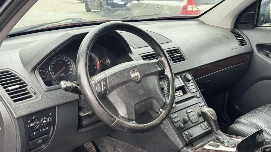 Black Volvo XC90 2003 in Radviliskis, with an engine capacity of 2.50 L and mileage of 247 thousand km for 1650 €, photo 8 on AUTOMOTO.COM.LV