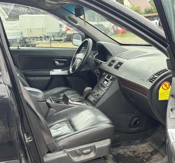 Melns Volvo XC90 2003 Radviliškis, ar dzinēja tilpumu 2.50 L un nobraukumu 247 tūkst. km par 1650 €, foto 8 vietnē AUTOMOTO.COM.LV