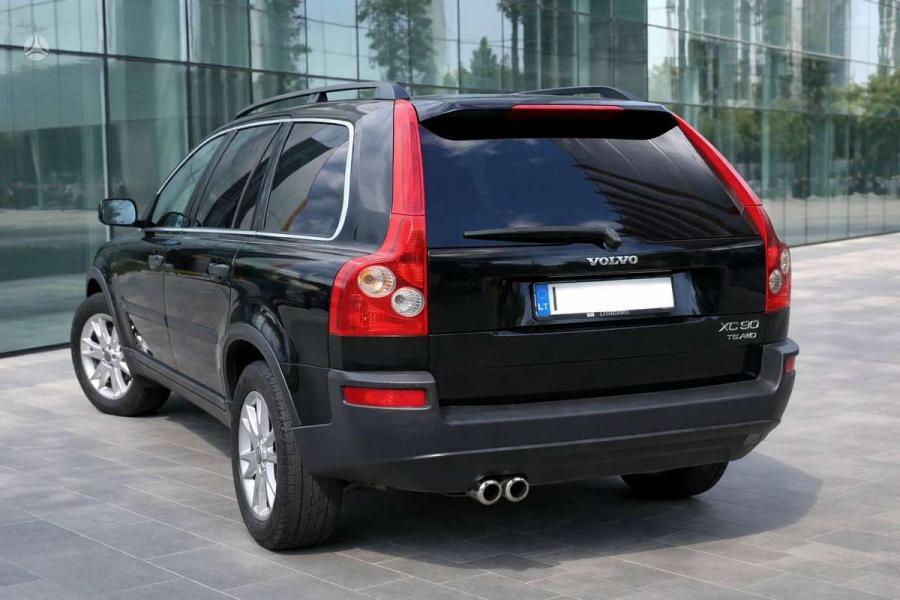 Black Volvo XC90 2003 in Klaipeda, with an engine capacity of 2.90 L and mileage of 148 thousand km for 2800 €, photo 4 on AUTOMOTO.COM.LV