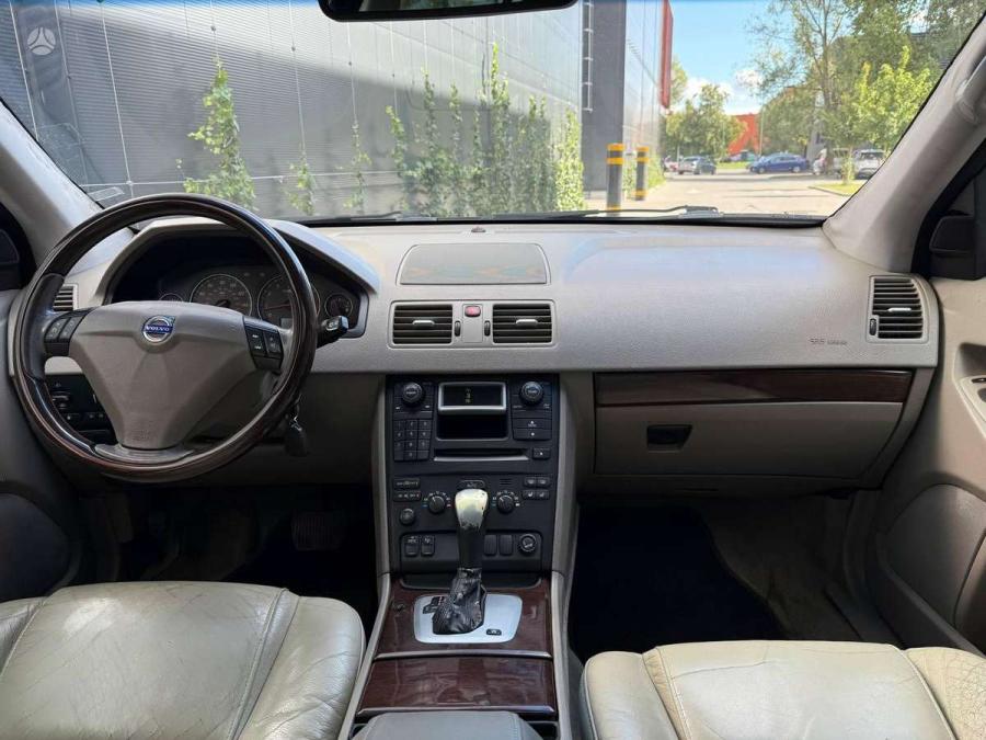 Black Volvo XC90 2003 in Klaipeda, with an engine capacity of 2.90 L and mileage of 148 thousand km for 2800 €, photo 6 on AUTOMOTO.COM.LV