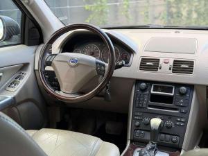 Black Volvo XC90 2003 in Klaipeda, with an engine capacity of 2.90 L and mileage of 148 thousand km for 2800 €, photo 7 on AUTOMOTO.COM.LV
