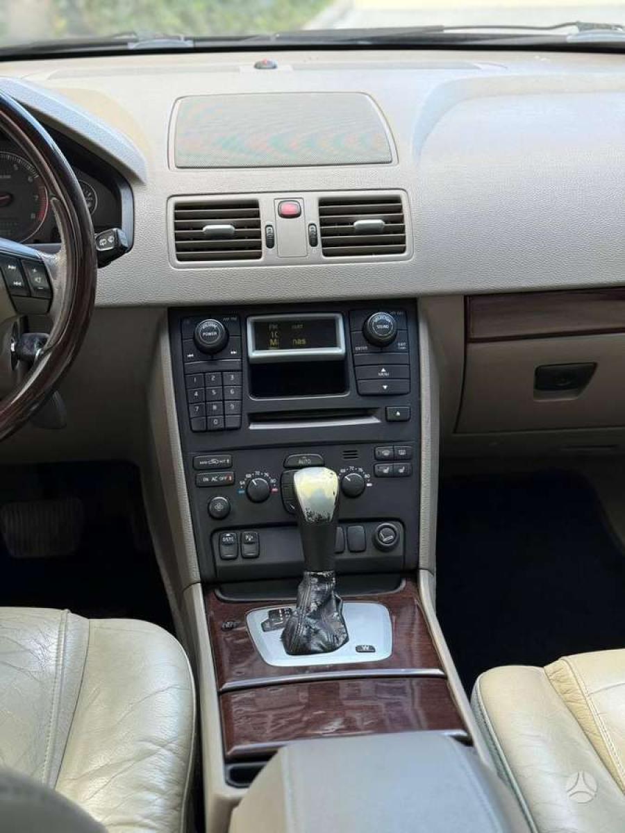 Black Volvo XC90 2003 in Klaipeda, with an engine capacity of 2.90 L and mileage of 148 thousand km for 2800 €, photo 8 on AUTOMOTO.COM.LV
