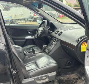 Black Volvo XC90 2003 in Radviliskis, with an engine capacity of 2.50 L and mileage of 247 thousand km for 999 €, photo 9 on AUTOMOTO.COM.LV