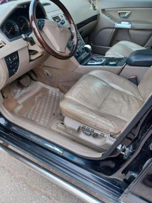 Black Volvo XC90 2003 in Rokiskis, with an engine capacity of 2.40 L and mileage of 330 thousand km for 2700 €, photo 6 on AUTOMOTO.COM.LV