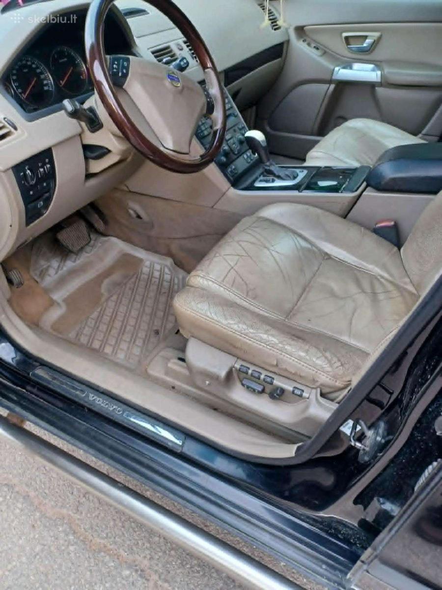 Black Volvo XC90 2003 in Rokiskis, with an engine capacity of 2.40 L and mileage of 330 thousand km for 2700 €, photo 6 on AUTOMOTO.COM.LV