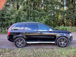 Black Volvo XC90 2003 in Riga, with an engine capacity of 2.40 L and mileage of 0 thousand km for 1990 €, photo 7 on AUTOMOTO.COM.LV