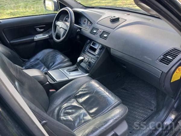Black Volvo XC90 2003 in Riga, with an engine capacity of 2.40 L and mileage of 0 thousand km for 1990 €, photo 11 on AUTOMOTO.COM.LV