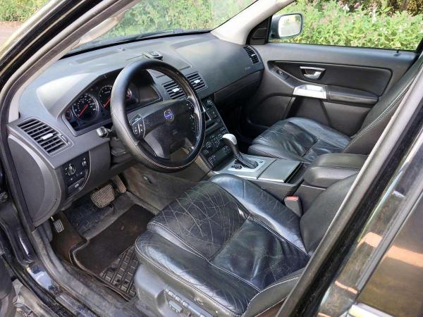 Melns Volvo XC90 2003 Rīga, ar dzinēja tilpumu 2.40 L un nobraukumu 390 tūkst. km par 1950 €, foto 9 vietnē AUTOMOTO.COM.LV