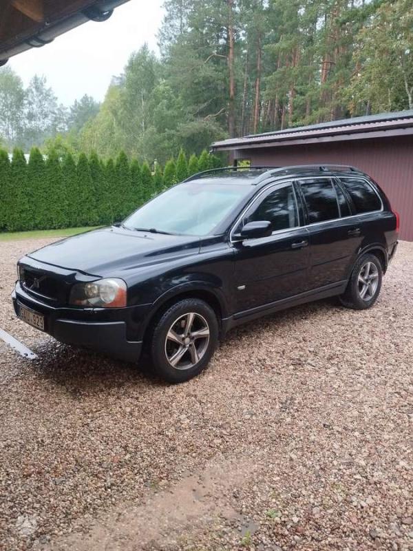 Black Volvo XC90 2003 in Vilnius, with an engine capacity of 2.40 L and mileage of 400 thousand km for 1500 €, photo 1 on AUTOMOTO.COM.LV