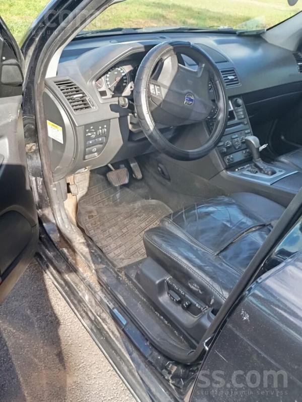 Melns Volvo XC90 2003 Jelgava, ar dzinēja tilpumu 2.40 L un nobraukumu 450 tūkst. km par 2300 €, foto 7 vietnē AUTOMOTO.COM.LV