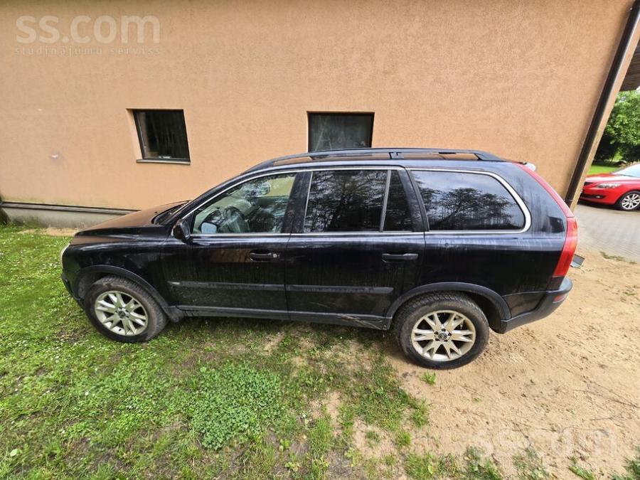 Black Volvo XC90 2004 in Ogre, with an engine capacity of 2.40 L and mileage of 376 thousand km for 4490 €, photo 2 on AUTOMOTO.COM.LV