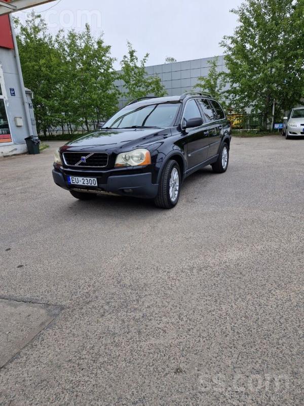 Black Volvo XC90 2004 in Riga, with an engine capacity of 2.40 L and mileage of 289 thousand km for 3900 €, photo 1 on AUTOMOTO.COM.LV