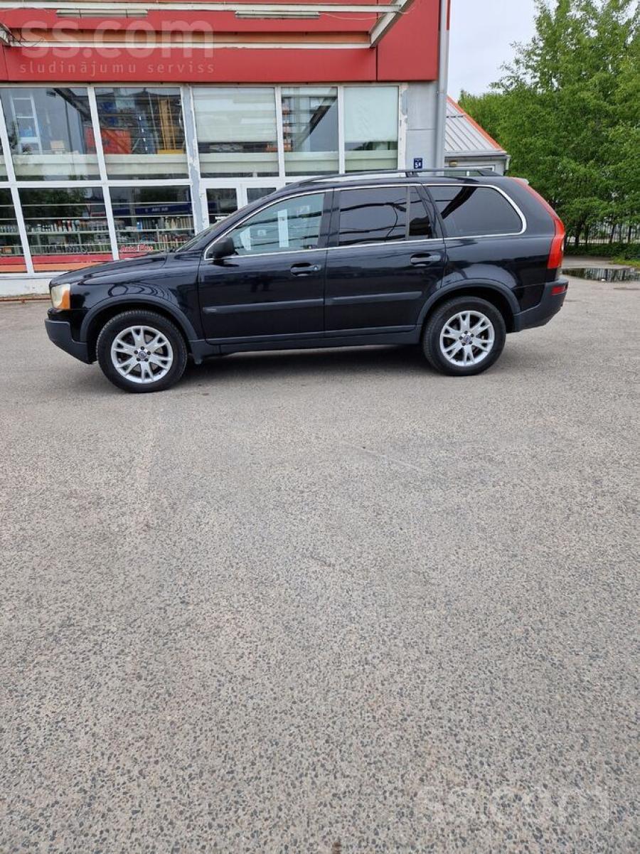 Black Volvo XC90 2004 in Riga, with an engine capacity of 2.40 L and mileage of 289 thousand km for 3900 €, photo 2 on AUTOMOTO.COM.LV