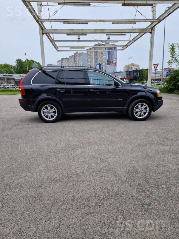 Black Volvo XC90 2004 in Riga, with an engine capacity of 2.40 L and mileage of 289 thousand km for 3900 €, photo 5 on AUTOMOTO.COM.LV