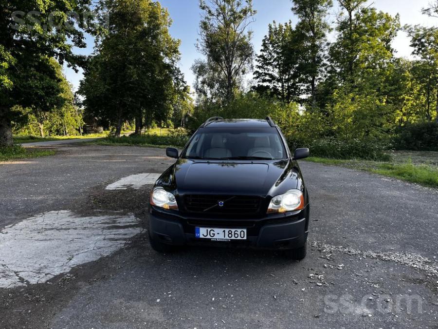 Black Volvo XC90 2004 in Limbazi, with an engine capacity of 2.40 L and mileage of 401 thousand km for 3500 €, photo 3 on AUTOMOTO.COM.LV