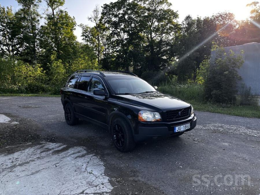 Black Volvo XC90 2004 in Limbazi, with an engine capacity of 2.40 L and mileage of 401 thousand km for 3500 €, photo 6 on AUTOMOTO.COM.LV