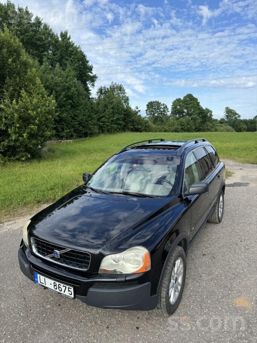 Black Volvo XC90 2004 in Talsi, with an engine capacity of 2.40 L and mileage of 422 thousand km for 3200 €, photo 1 on AUTOMOTO.COM.LV