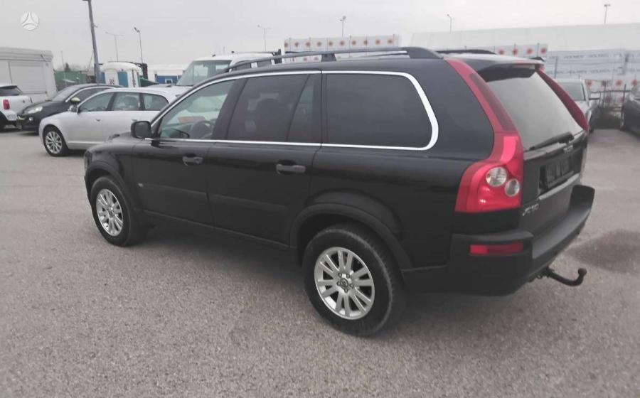 Black Volvo XC90 2004 in Marijampole, with an engine capacity of 2.40 L and mileage of 284 thousand km for 3750 €, photo 4 on AUTOMOTO.COM.LV