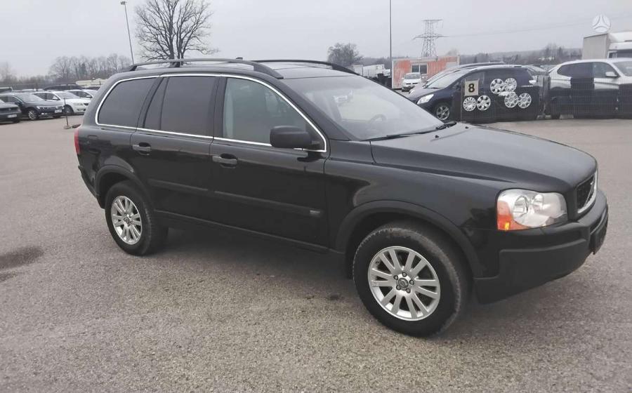Black Volvo XC90 2004 in Marijampole, with an engine capacity of 2.40 L and mileage of 284 thousand km for 3750 €, photo 6 on AUTOMOTO.COM.LV