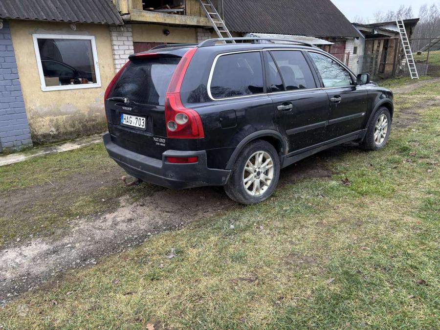 Melns Volvo XC90 2004 Viļņa, ar dzinēja tilpumu 2.40 L un nobraukumu 354 tūkst. km par 1400 €, foto 3 vietnē AUTOMOTO.COM.LV