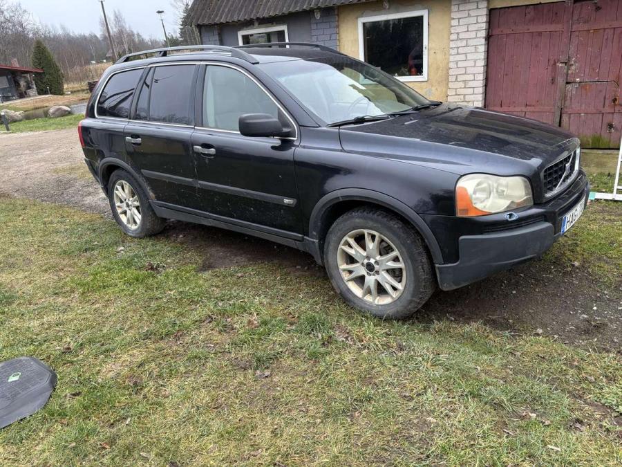 Melns Volvo XC90 2004 Viļņa, ar dzinēja tilpumu 2.40 L un nobraukumu 354 tūkst. km par 1400 €, foto 4 vietnē AUTOMOTO.COM.LV