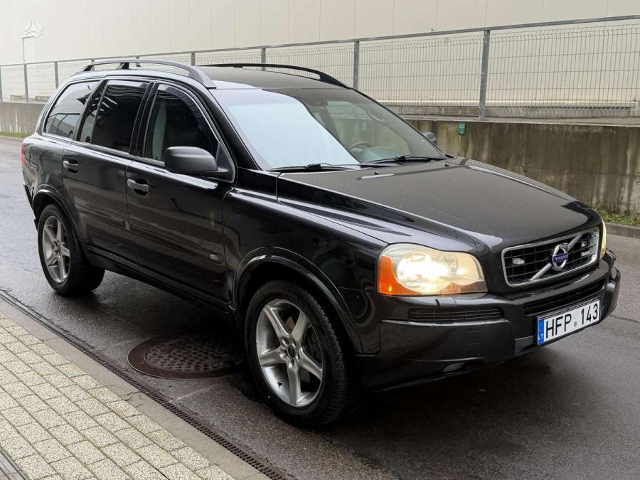 Black Volvo XC90 2004 in Vilnius, with an engine capacity of 2.40 L and mileage of 372 thousand km for 4000 €, photo 1 on AUTOMOTO.COM.LV