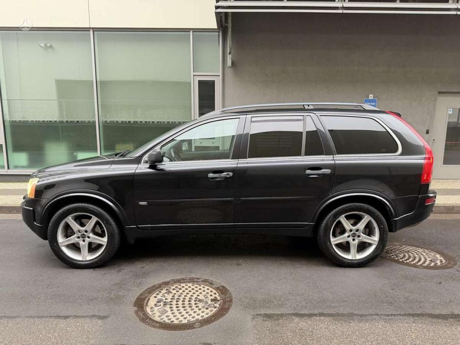 Black Volvo XC90 2004 in Vilnius, with an engine capacity of 2.40 L and mileage of 372 thousand km for 4000 €, photo 3 on AUTOMOTO.COM.LV