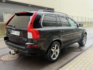 Black Volvo XC90 2004 in Vilnius, with an engine capacity of 2.40 L and mileage of 372 thousand km for 4000 €, photo 6 on AUTOMOTO.COM.LV