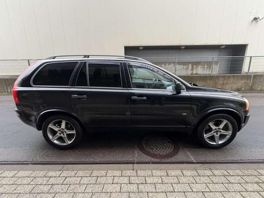 Black Volvo XC90 2004 in Vilnius, with an engine capacity of 2.40 L and mileage of 372 thousand km for 4000 €, photo 7 on AUTOMOTO.COM.LV