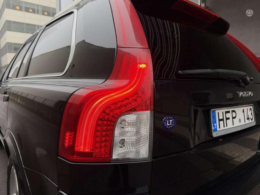 Black Volvo XC90 2004 in Vilnius, with an engine capacity of 2.40 L and mileage of 372 thousand km for 4000 €, photo 9 on AUTOMOTO.COM.LV