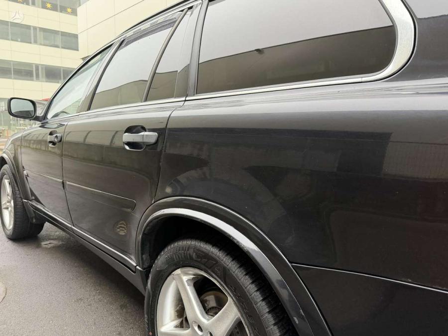 Black Volvo XC90 2004 in Vilnius, with an engine capacity of 2.40 L and mileage of 372 thousand km for 4000 €, photo 10 on AUTOMOTO.COM.LV