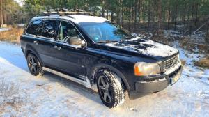 Black Volvo XC90 2004 in Riga, with an engine capacity of 2.50 L and mileage of 0 thousand km for 3000 €, photo 2 on AUTOMOTO.COM.LV