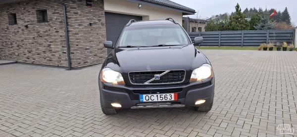 Black Volvo XC90 2004 in Vilnius, with an engine capacity of 2.40 L and mileage of 389 thousand km for 2999 €, photo 9 on AUTOMOTO.COM.LV