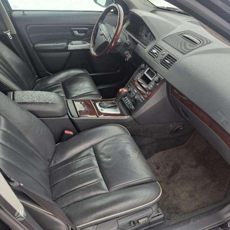 Melns Volvo XC90 2004 Utena, ar dzinēja tilpumu 2.40 L un nobraukumu 320 tūkst. km par 4250 €, foto 7 vietnē AUTOMOTO.COM.LV