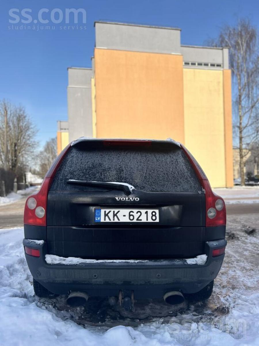 Melns Volvo XC90 2004 Ogre, ar dzinēja tilpumu 2.40 L un nobraukumu 396 tūkst. km par 2400 €, foto 3 vietnē AUTOMOTO.COM.LV