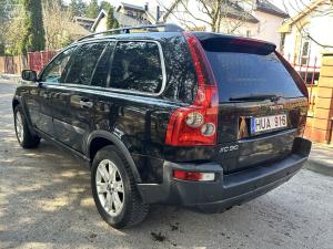 Black Volvo XC90 2004 in Vilnius, with an engine capacity of 2.40 L and mileage of 392 thousand km for 2850 €, photo 3 on AUTOMOTO.COM.LV