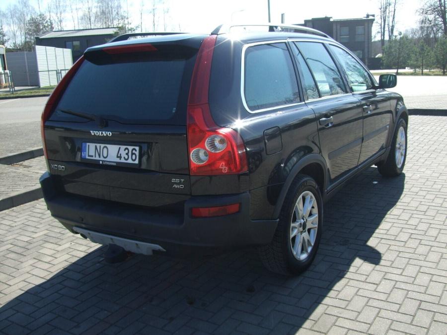 Melns Volvo XC90 2004 Alīta, ar dzinēja tilpumu 2.50 L un nobraukumu 320 tūkst. km par 4500 €, foto 1 vietnē AUTOMOTO.COM.LV