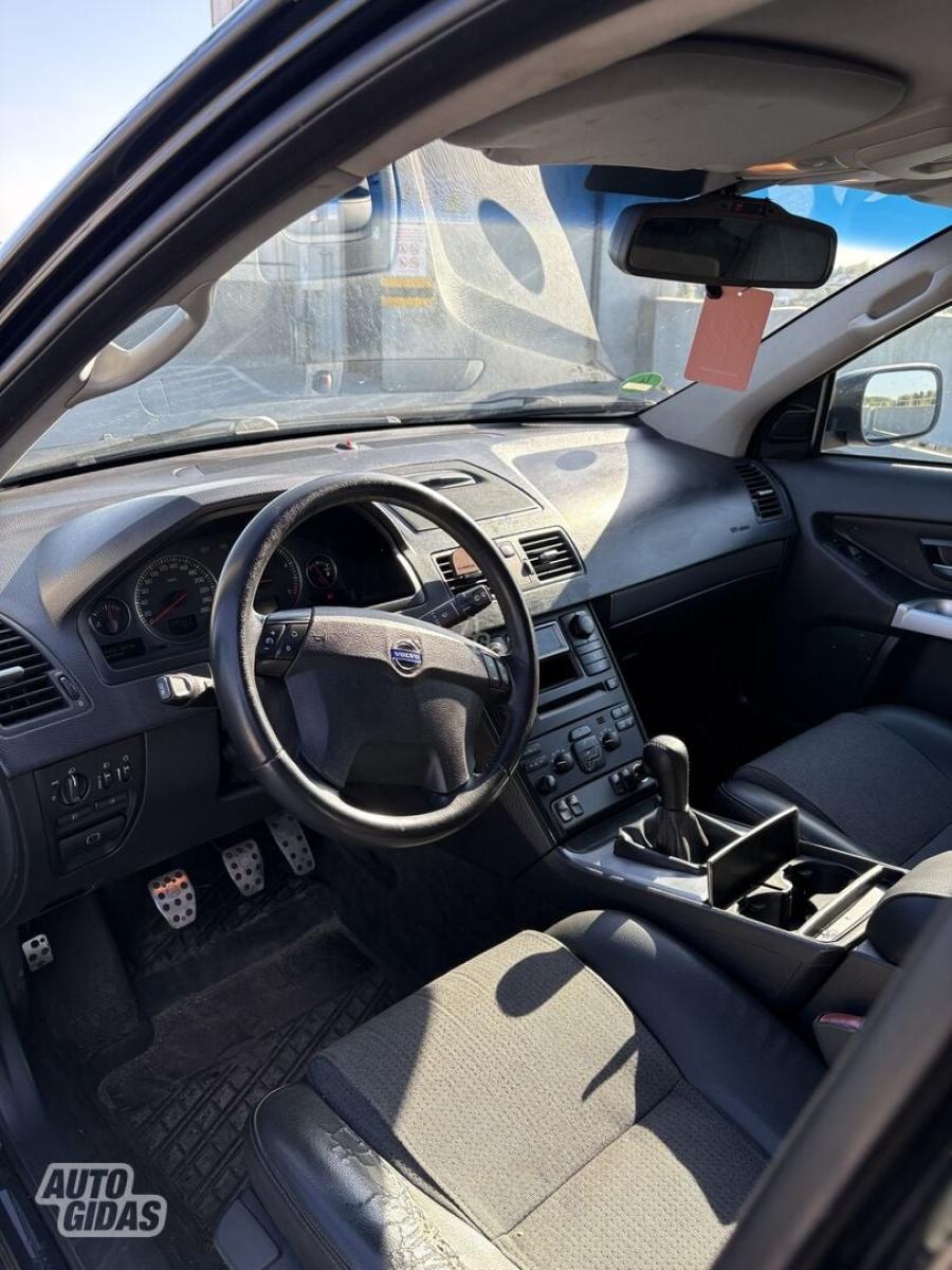 Melns Volvo XC90 2004 Viļņa, ar dzinēja tilpumu 2.40 L un nobraukumu 336 tūkst. km par 4500 €, foto 11 vietnē AUTOMOTO.COM.LV