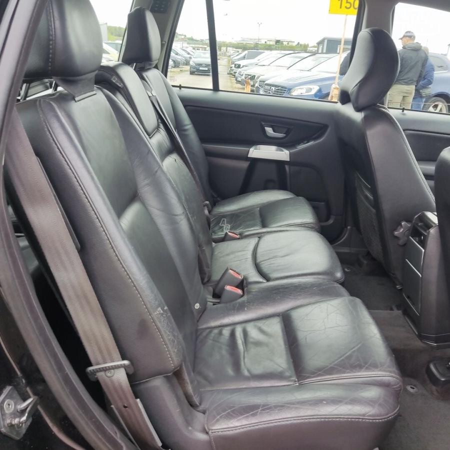 Black Volvo XC90 2004 in Vilnius, with an engine capacity of 2.90 L and mileage of 330 thousand km for 3800 €, photo 17 on AUTOMOTO.COM.LV