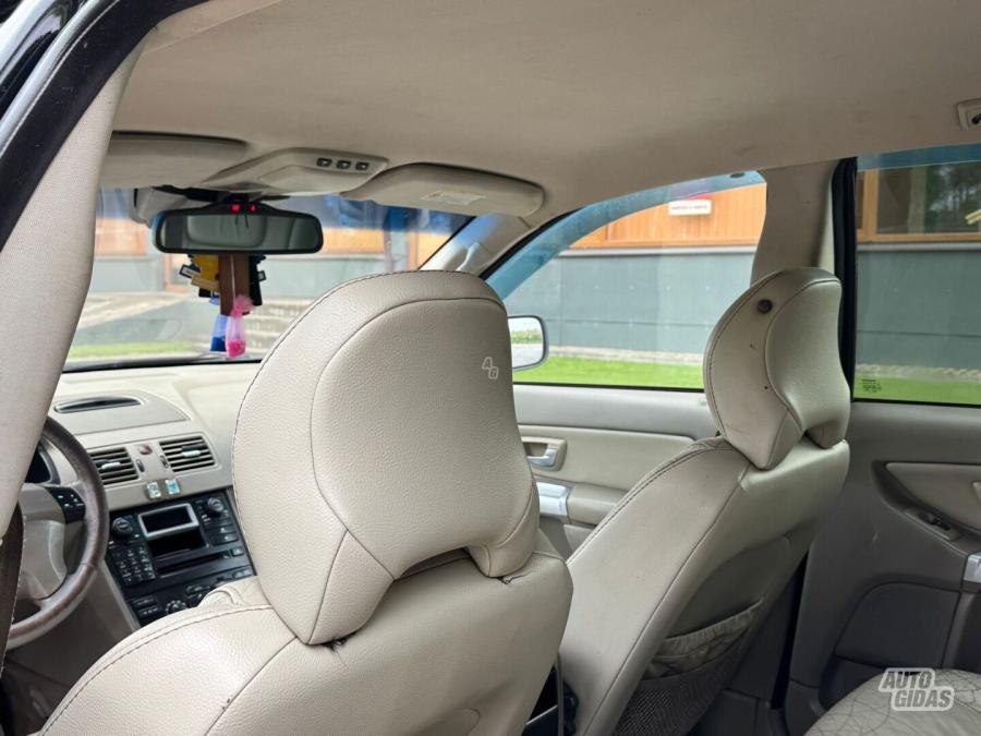 Melns Volvo XC90 2004 Kauņa, ar dzinēja tilpumu 2.40 L un nobraukumu 329 tūkst. km par 2300 €, foto 25 vietnē AUTOMOTO.COM.LV