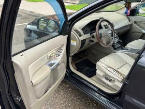 Melns Volvo XC90 2004 Kauņa, ar dzinēja tilpumu 2.40 L un nobraukumu 329 tūkst. km par 2300 €, foto 27 vietnē AUTOMOTO.COM.LV
