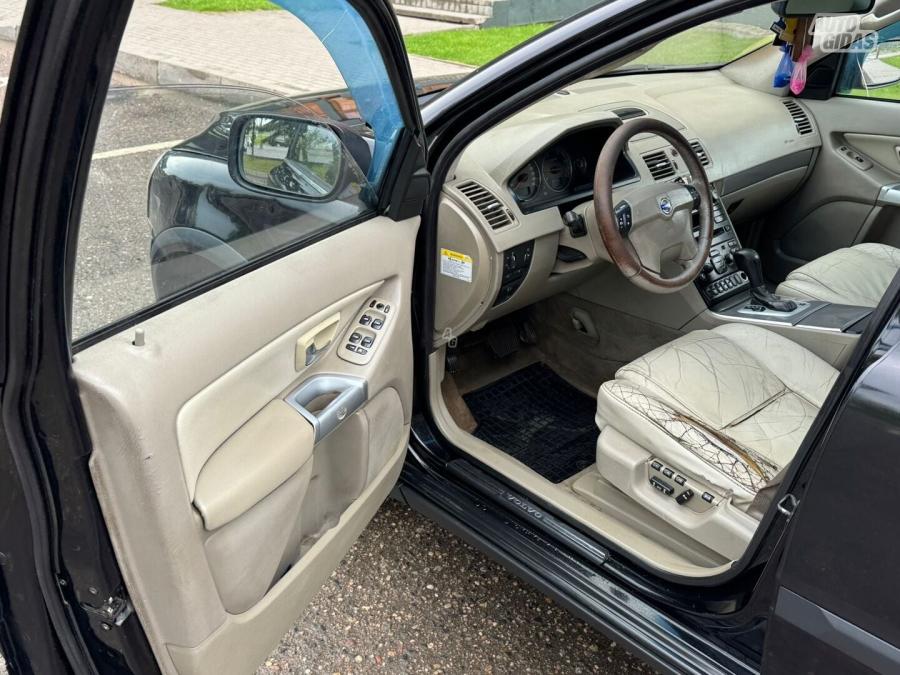 Melns Volvo XC90 2004 Kauņa, ar dzinēja tilpumu 2.40 L un nobraukumu 329 tūkst. km par 2300 €, foto 27 vietnē AUTOMOTO.COM.LV