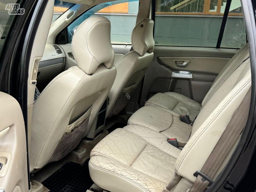 Melns Volvo XC90 2004 Kauņa, ar dzinēja tilpumu 2.40 L un nobraukumu 329 tūkst. km par 2300 €, foto 28 vietnē AUTOMOTO.COM.LV